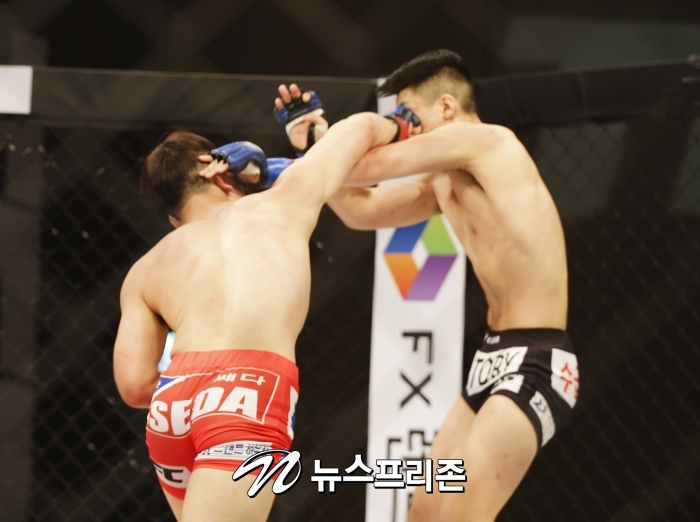 [포토] 장정혁, ‘재대로 들어간 펀치’(TFC18)