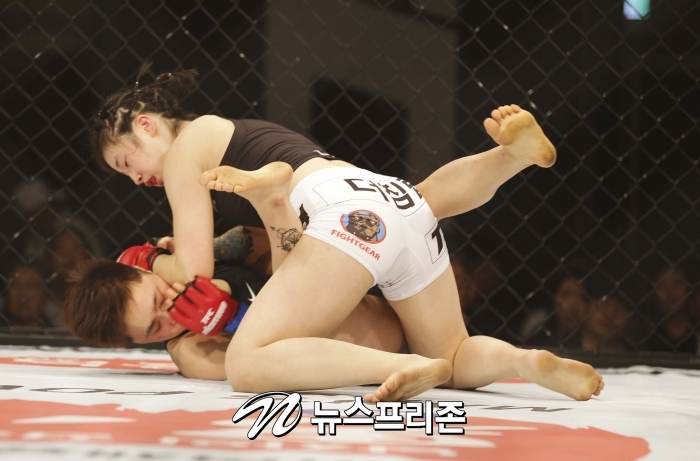 [포토] 서지연, ‘날카로운 엘보 공격’(TFC18)