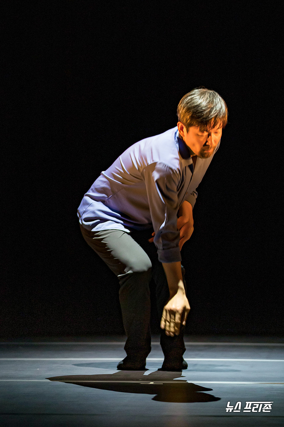 [MODAFE 2020 ⑭] 가야금 선율에 맞춰 무대 위에서 자유로이 유영하는 듯한, 안무가 정영두의 “닿지 않는”