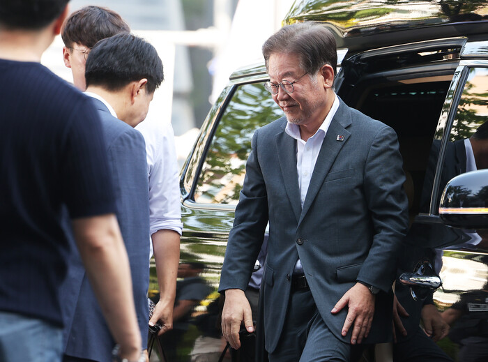 이재명 대표 8시간 검찰 조사 끝내‥검찰 12일 재출석 통보