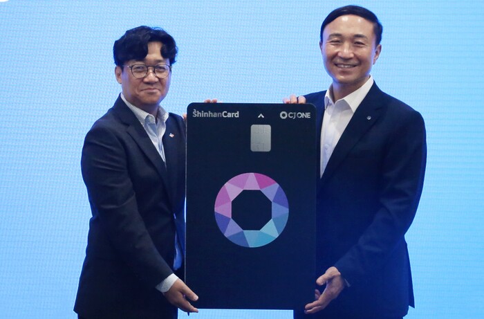 신한카드, CJ 포인트 최대 30% 적립 'CJ ONE 프리즘 카드' 출시