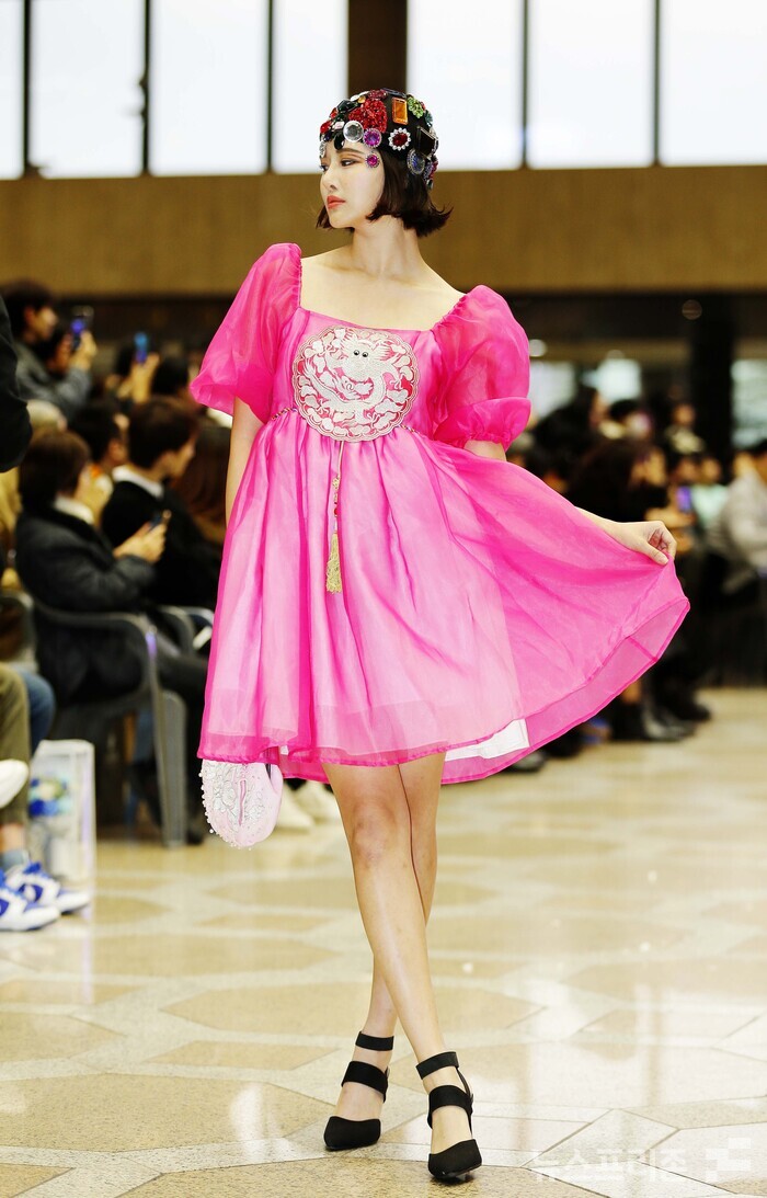 [NF포토] 강한경, ‘빛나는 자태’(K365 패션쇼)