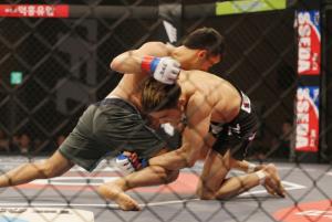 [포토] 이창호, ‘계속되는 파운딩 시도’(TFC17)