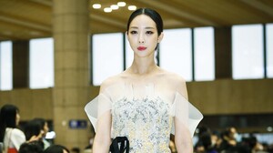 [NF포토] K365 패션쇼, '오프숄더 드레스로 매력발산'